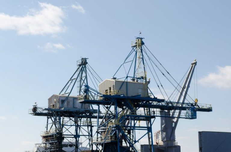 Baltimore bridge collapse and port closure send companies scrambling to ...